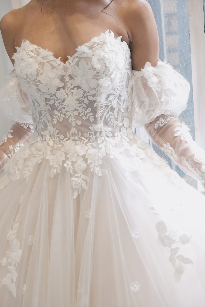 How to Create a Simple and Classic Wedding Look