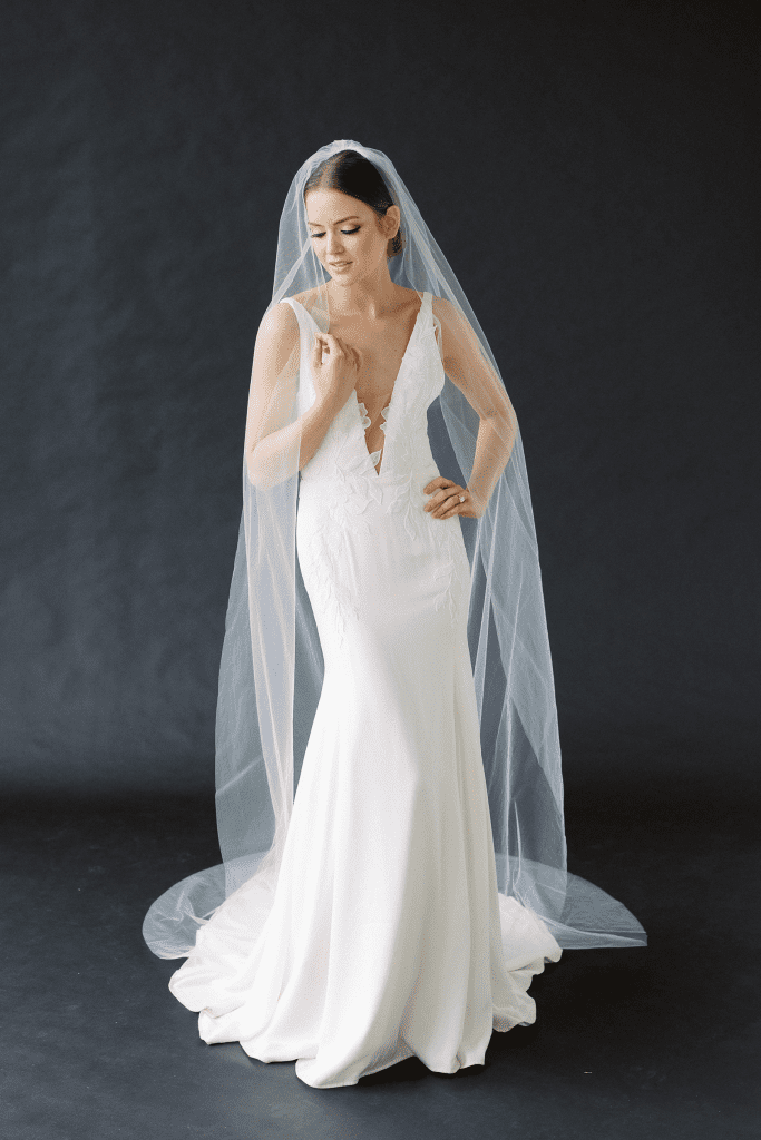 How to Create a Simple and Classic Wedding Look